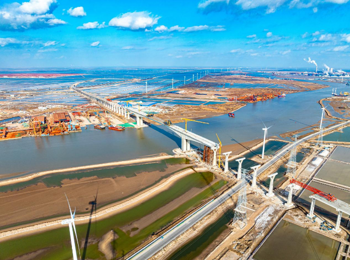 G228丹东线滨州段项目套尔河特大桥合龙-新华网