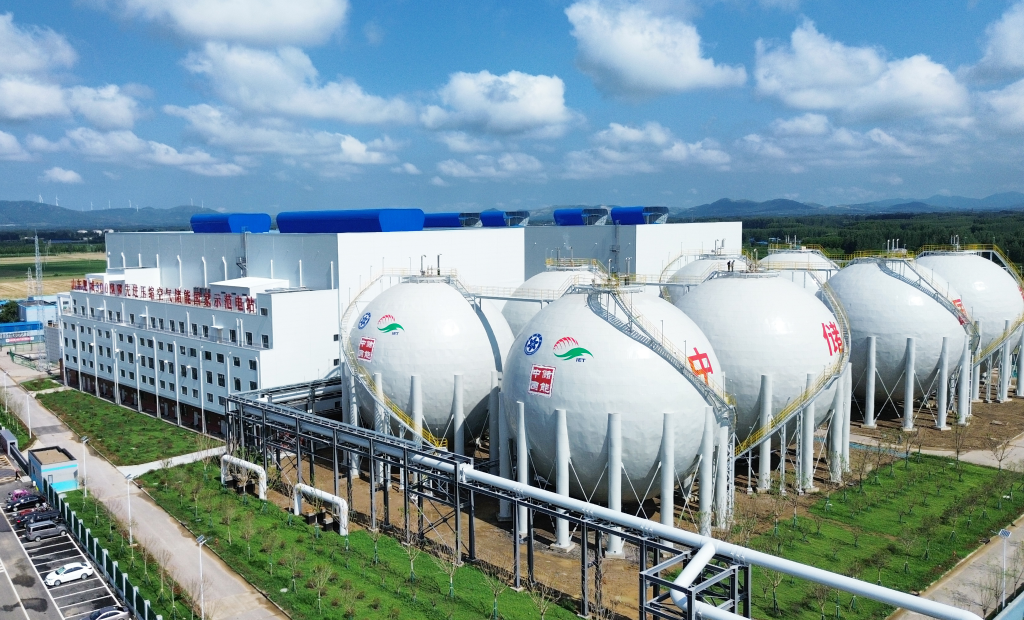 新春走基层｜千米盐穴如何变身“超级充电宝”——探访山东肥城压缩空气储能基地-新华网